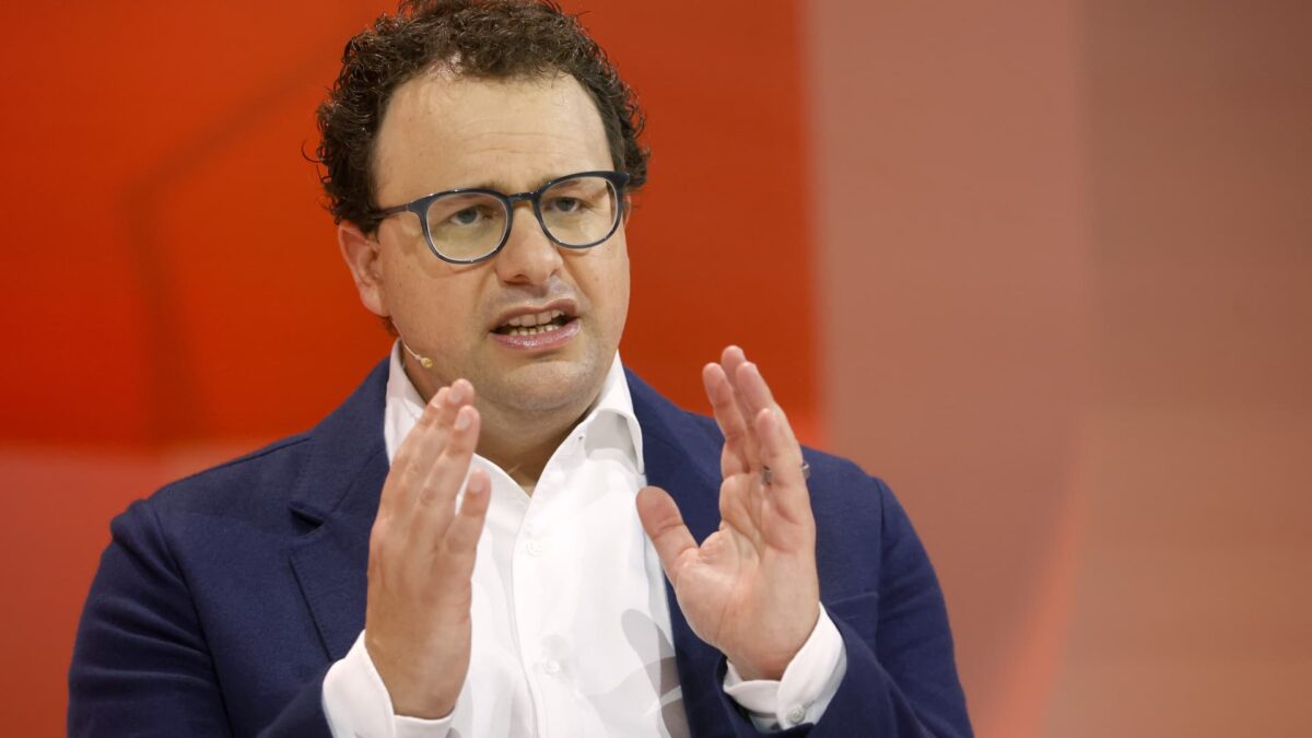 Anthropic CEO disputes David Sacks' claims that company is 'woke ...